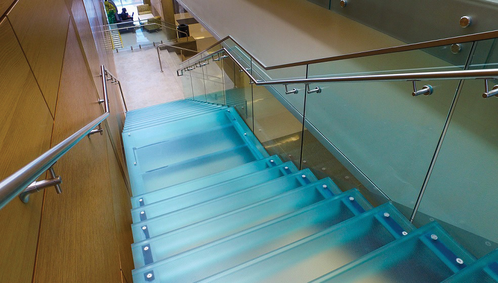 Easy Ways To Add A Glass Staircase To Your Design | #1 Trend
